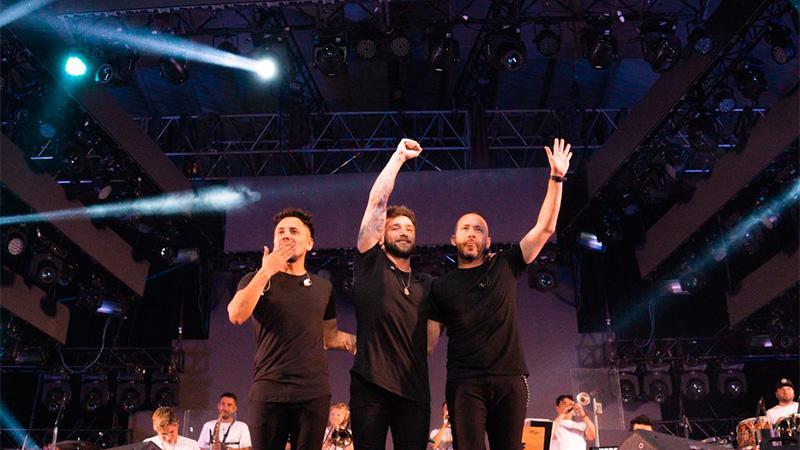 Video: En pleno show de La Konga se cayó parte del escenario sobre los ...